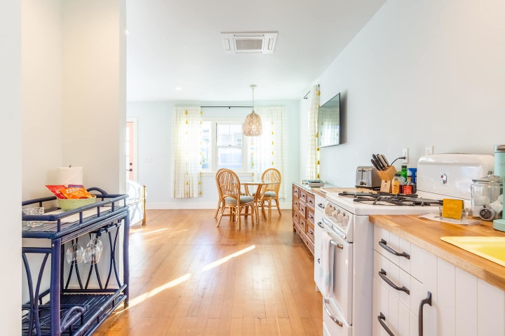 The Swell Studio - Beach Breezes In Historic Vta - San Buenaventura State Beach, Ventura