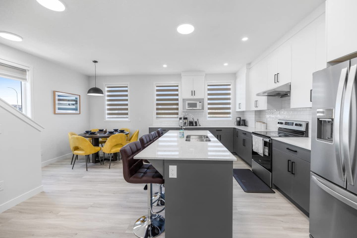 Nirvana: New 4br Near Yyc Airport, Garage Parking - Calgary