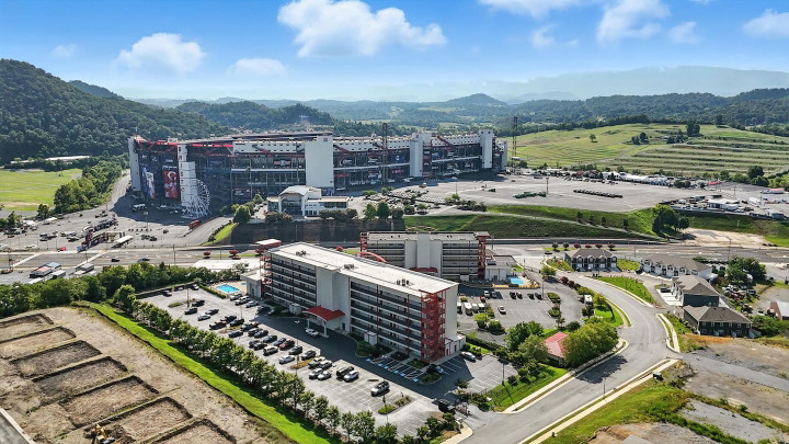 New 2 Bed/ 2 Bath Condo With Pool At Bms - Bristol, TN