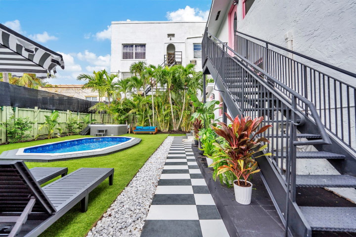 The Pink Palm | Little Havana | Pool & Hot Tub - Miami