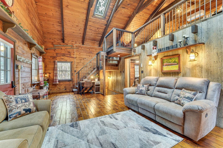 Family-friendly Tyrone Cabin W/ Deck Near Hiking - Altoona