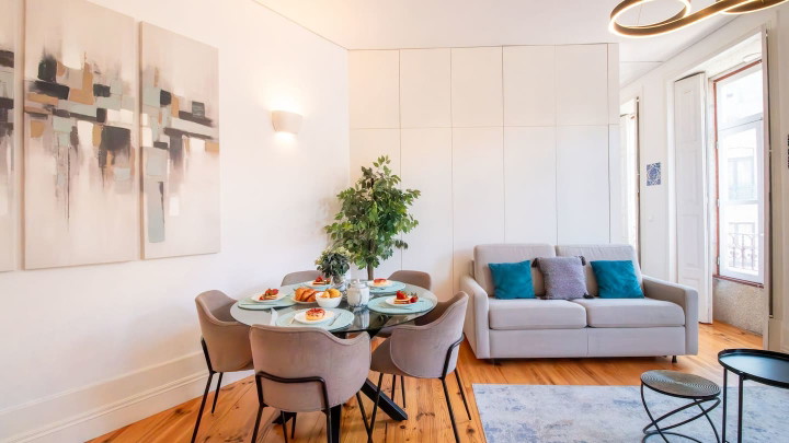 Bright Flat Few Steps To Aliados Av By Lovelystay - Matosinhos