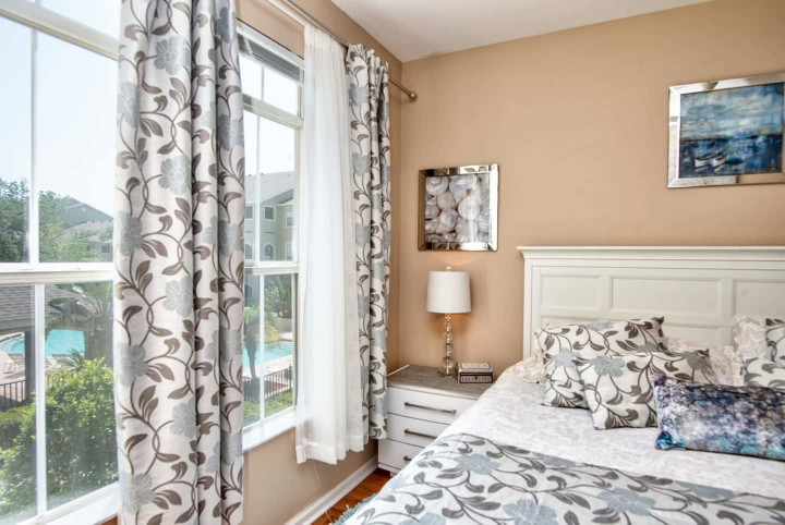 Pool View In A Modern Condo - Feel At Home - Clearwater, FL