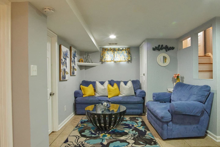 "Blue Lagoon" A Home Away From Home. - Hyattsville, MD