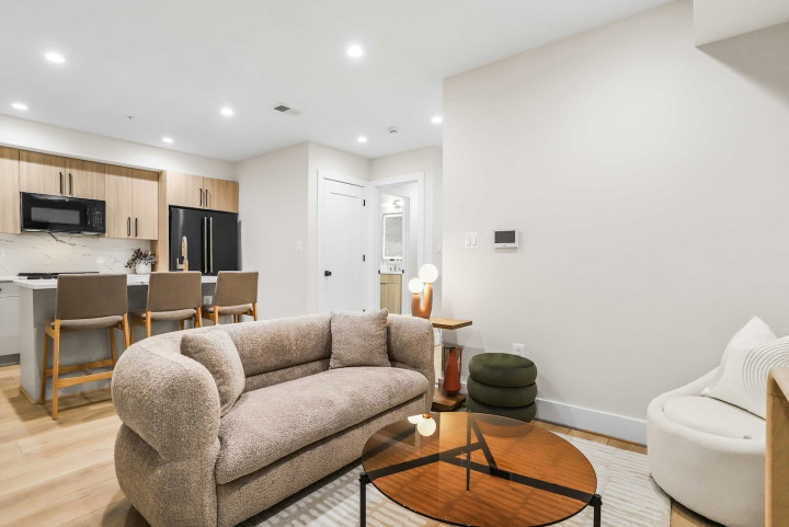 Sojourn Woodley Park 2br 2ba Modern & Pet Friendly - Washington, DC