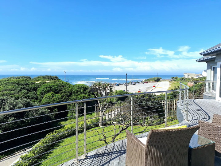 Seaside Beach House With Pool - Port Alfred