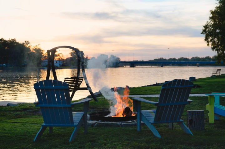 Riverfront Retreat | Kayaks  Fire Pit  Bikes - Illinois