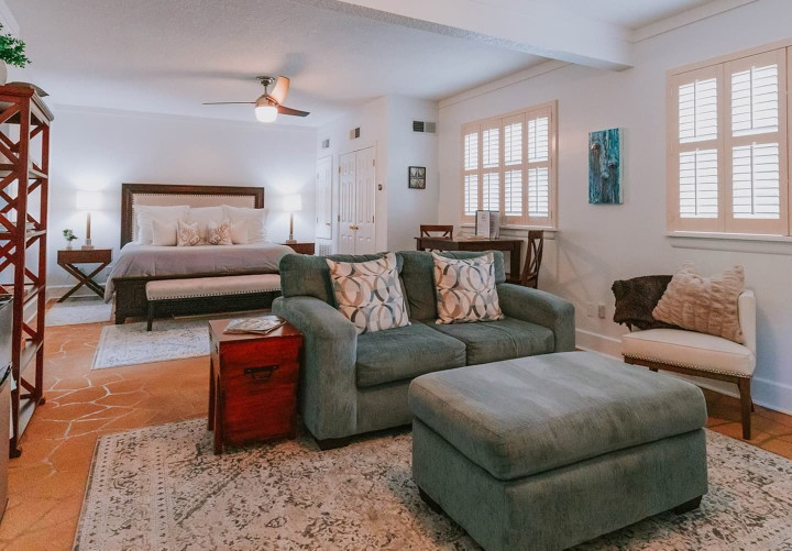 Walk To The Beach & Downtown - Oakshade King Suite - Biloxi, MS