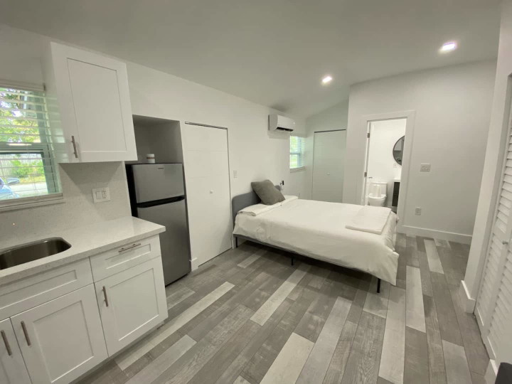 Newly Renovated Studio Close To The Beach - Hollywood, FL