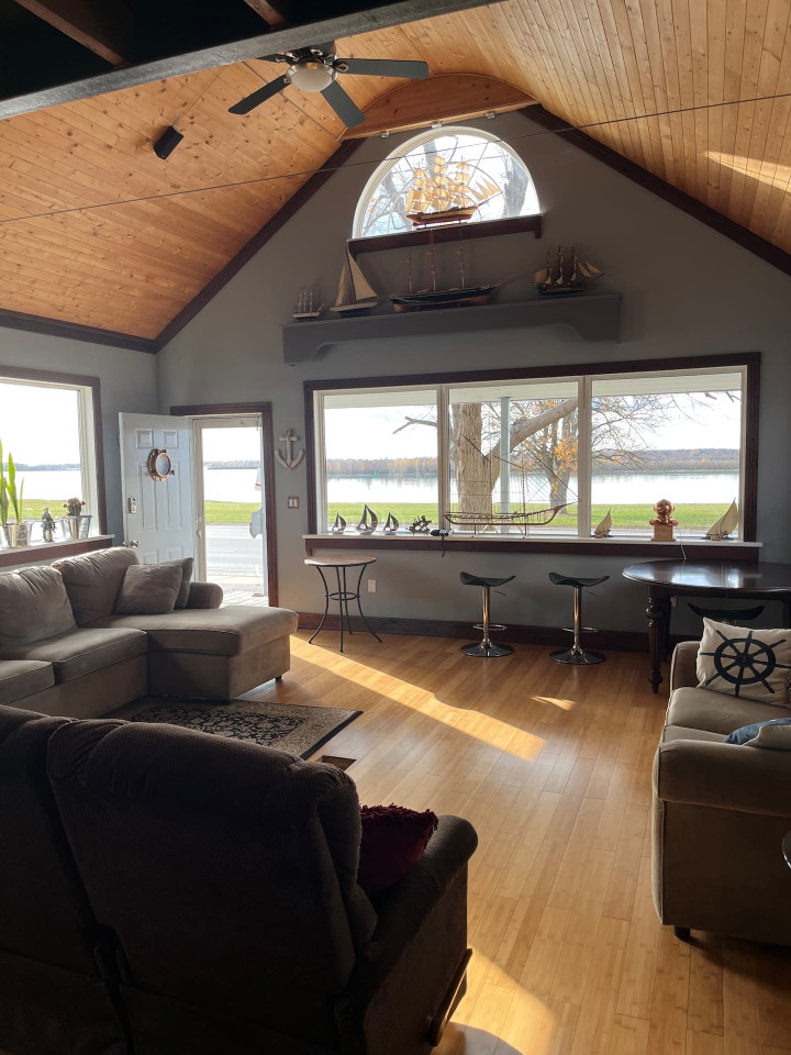 The Boat House With A Water View - Amherstburg