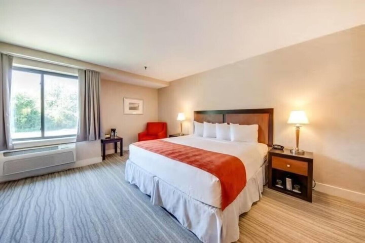 Charming Heritage Getaway Near Golf Course - Newtown, CT