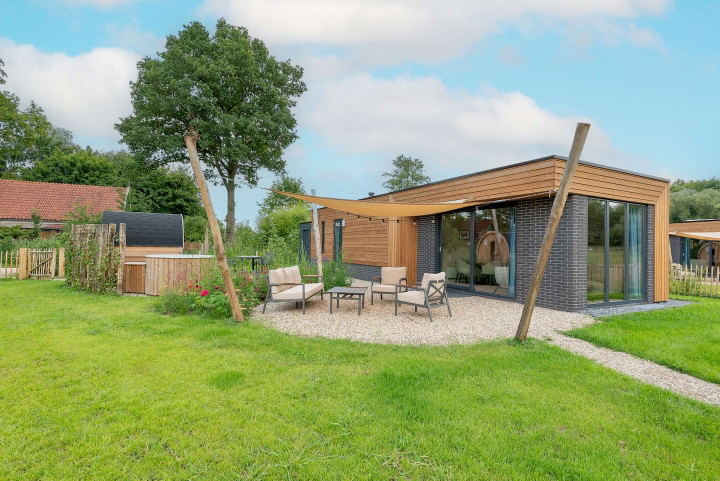 Pet-friendly Wellness Lodge With Hot Tub & Sauna - Winterswijk