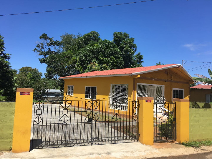 Relax & Enjoy Ocho Rios/ac/cable/wifi/hot Water - Jamaica