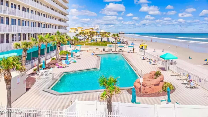 Oceanfront Studio Walk To Daytona Boardwalk! - Daytona Beach, FL