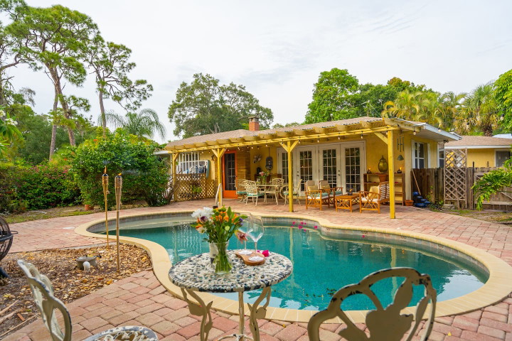 Pool House By The Bay - Sarasota, FL