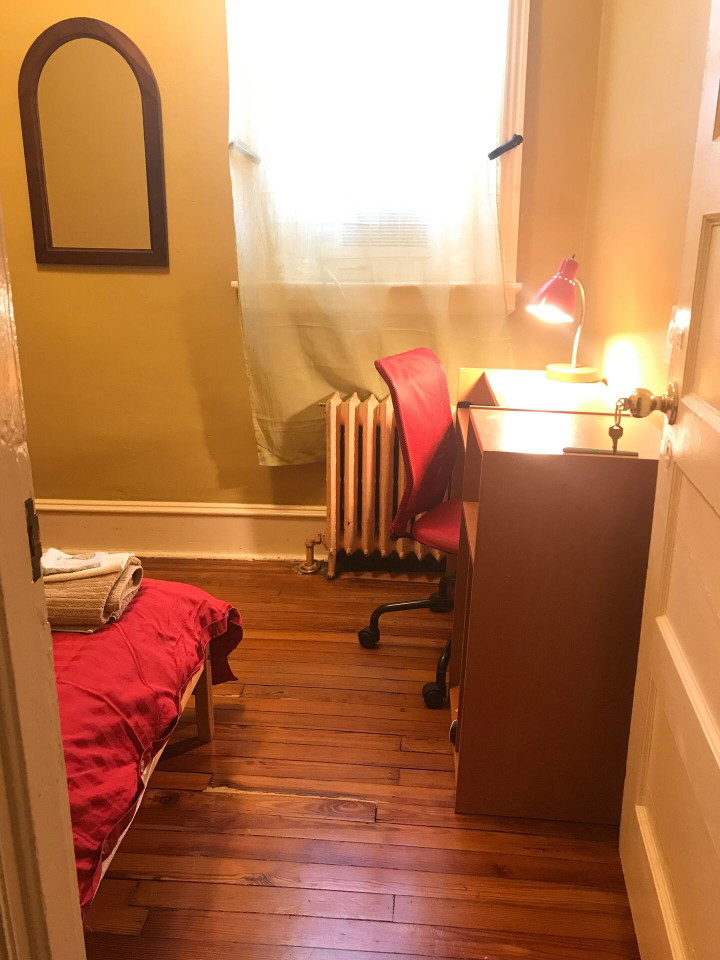Across The Street From Metro Train Station. Room 2 - Philadelphia, PA