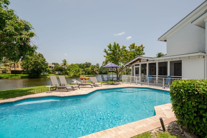 Lakefront - Home Near Casino W Private Pool - デビー, FL