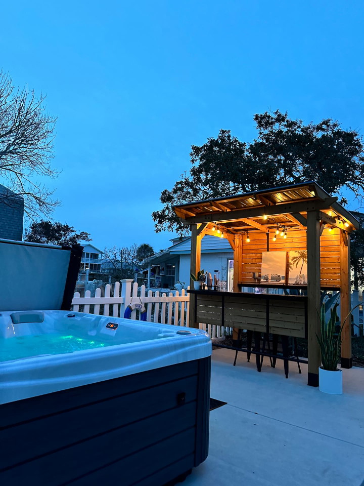 Big Island (Kure Beach) Open Space + Hot Tub - Kure Beach, NC