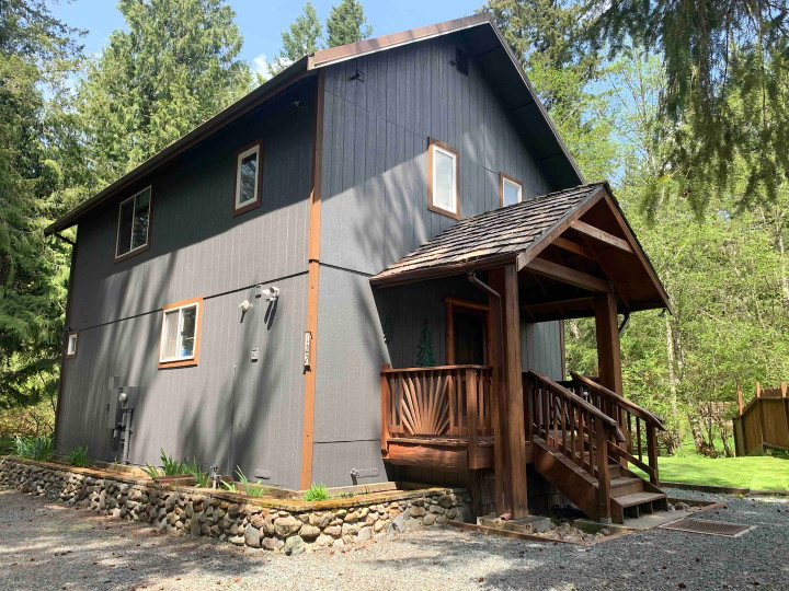 Little Creek Cabin Near Mt Rainier - Washington