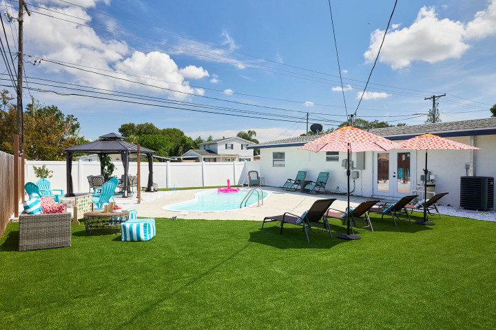 Chic Chalet In Tampa Bay With Heated Pool - Tampa, FL