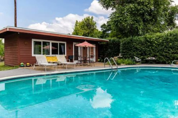 Rustic Pool House Quiet Country View Of Pool/pond - Dallas, TX