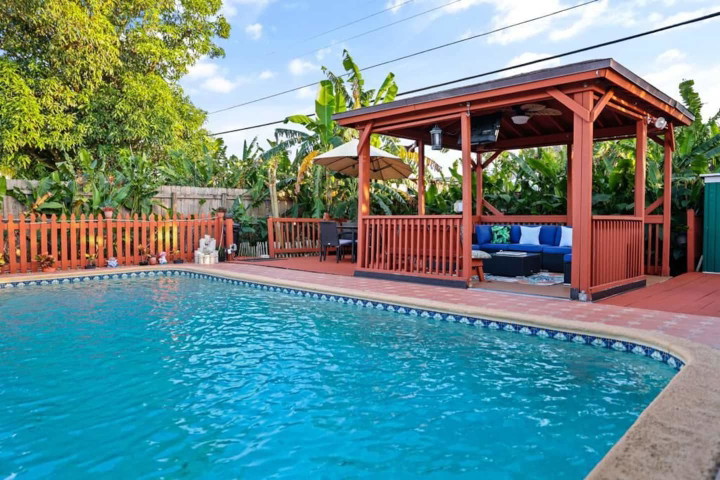 Relaxing Home With Pool - Miami Gardens, FL