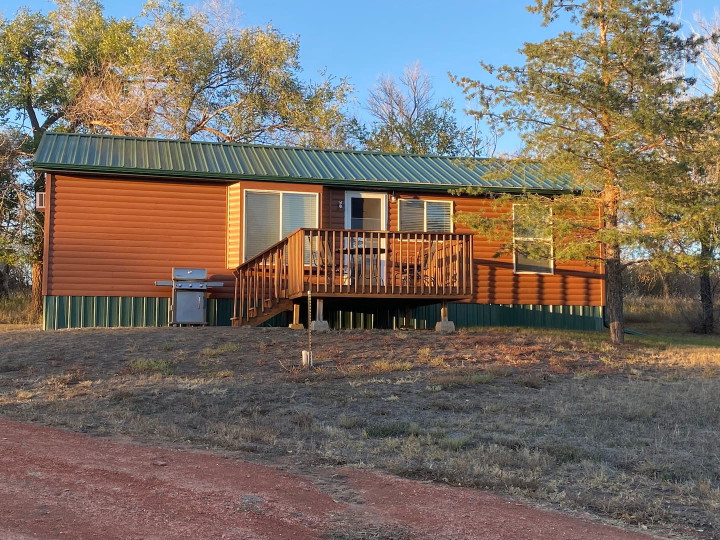Cozy Log Cabin On Edge Of North Dakota Badlands - North Dakota