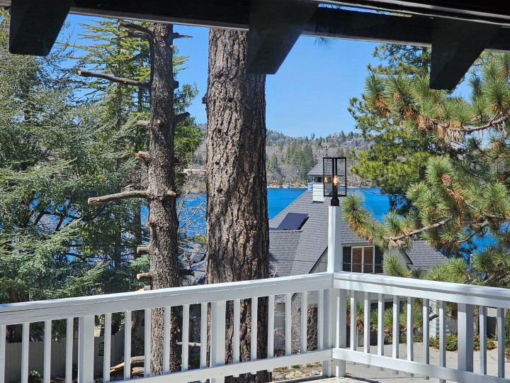Emerald Grotto With A Lake Arrowhead View - Lake Arrowhead, CA