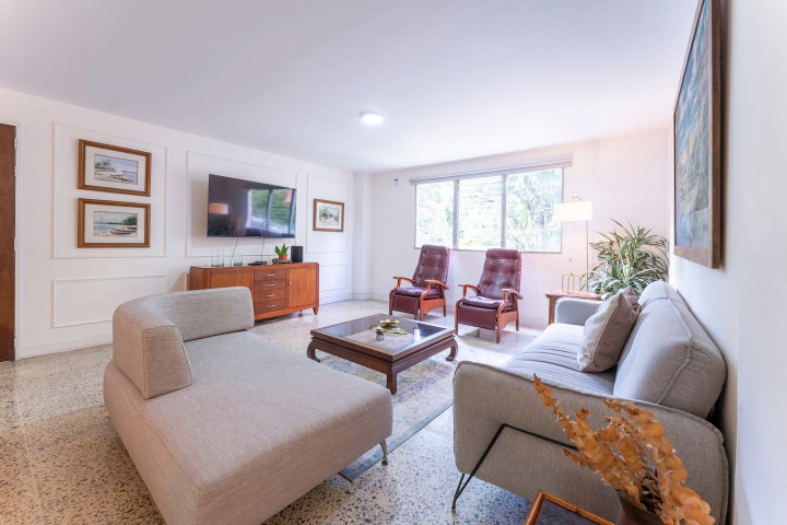 Spacious Provenza Apartment | A/c & Fast Wi-fi - Medellín