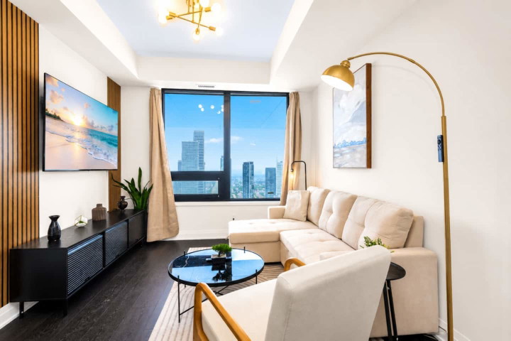 Luxury Skyline Condo | Pool  Gym  Steps To Sq1 - Mississauga