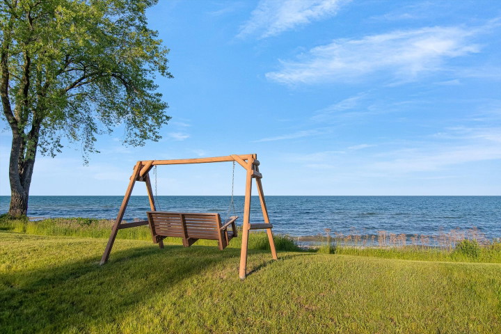 Cozy Cabin On The Big Lake - Grafton, WI