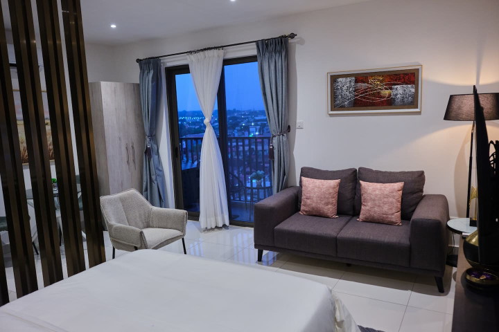 City Center Haven Overlooking Airport - Accra