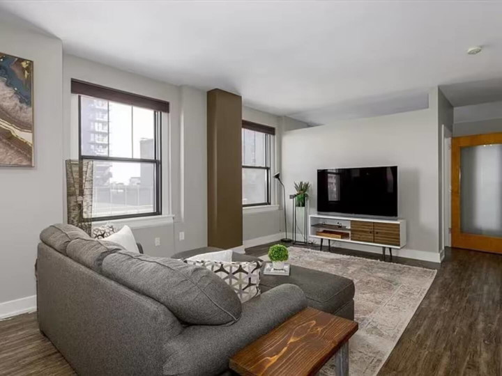 Modern & Cozy 1 Br | Skywalk Access - Des Moines, IA