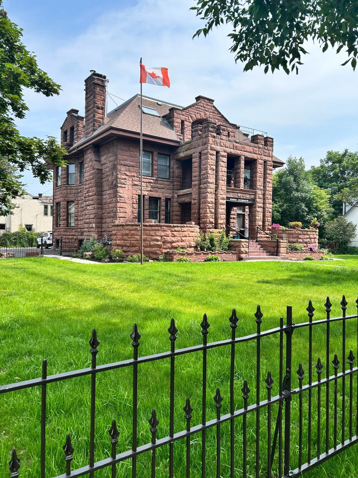 1 Bedroom 2nd Floor Suite In A Mansion - Thunder Bay