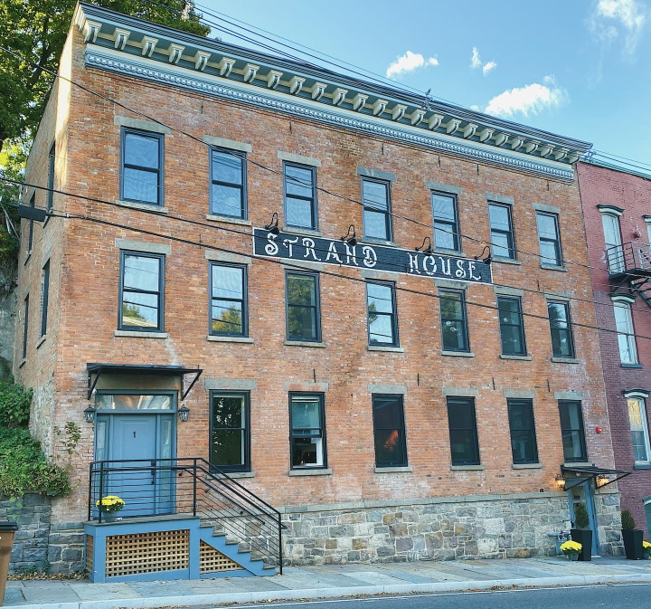 Historic Strand House -Unit 1 Capt. Anderson Suite - Kingston, NY