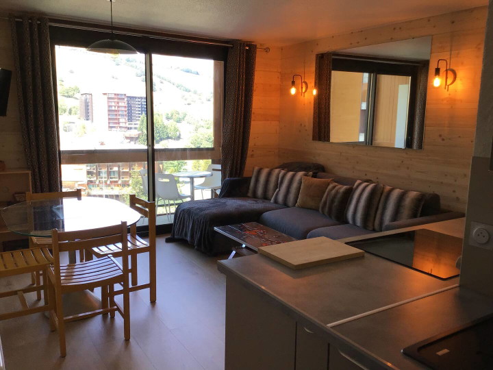 Appartement 2 Pièces Rénové 18 éMe éTage - Le Corbier