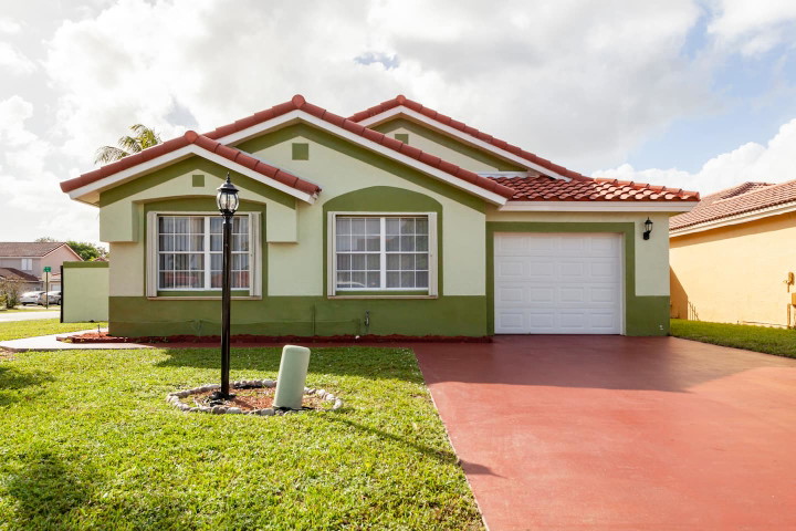 Cheerful 3 Bedroom Close To Stadium - Miami Lakes, FL