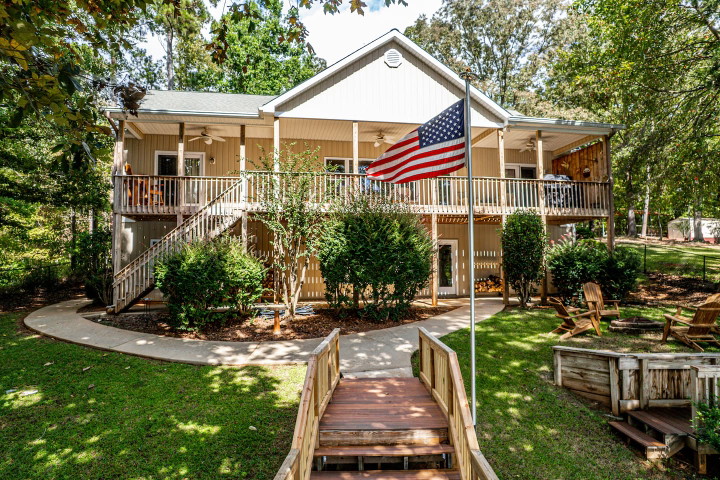 Serenity Outlook - Sleeps 12, Kayaks, Games + More - Milledgeville, GA