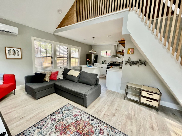 Stylish Studio - Loft Bed - Your Cozy City Haven - Austin, TX