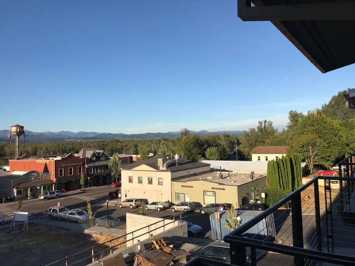 Columbia Gorge Industrial Loft On 2nd Street - Troutdale, OR