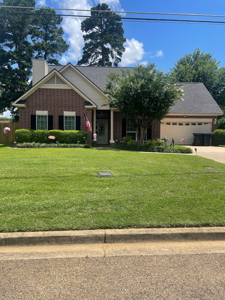 Red Cozy Colonial - Longview, TX