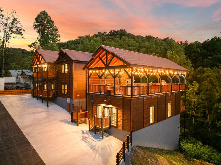 Iron Crest I Sleeps 36 I Pool+games I Near Smokies -