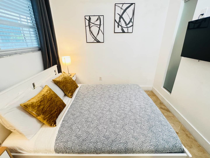 Apartment In South Miami Beach ! 1 Block 2 Beach ! - Miami Beach, FL