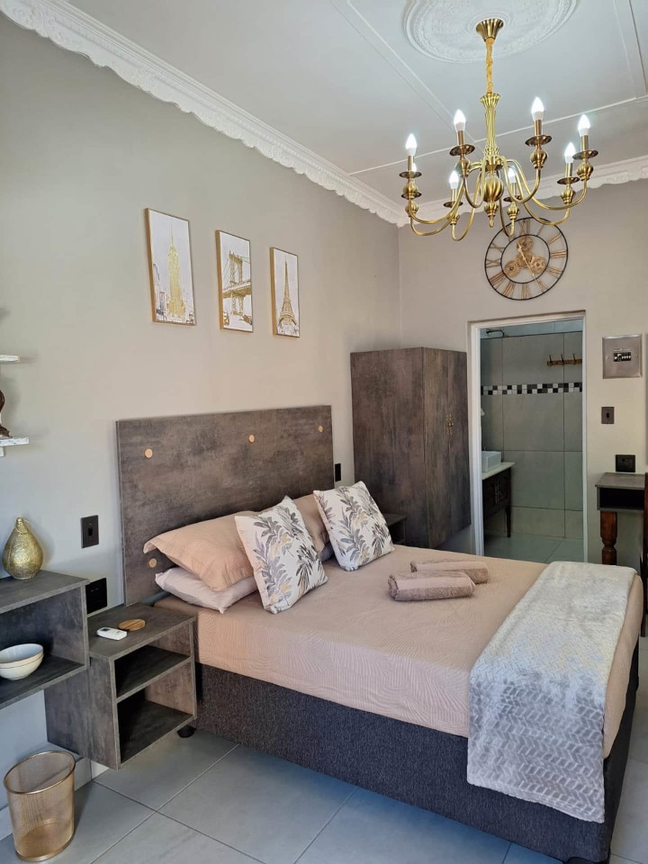 (4) 21on2nd Private Room With Own Bathroom - Tzaneen
