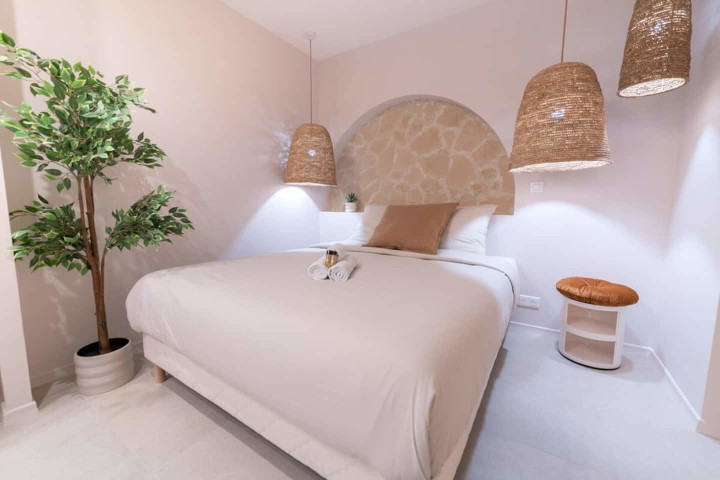 Pouilles · Studio, Baignoire Et Entrée Privative - Alpes-Maritimes
