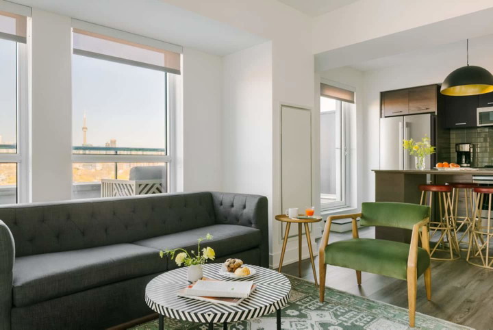 City View 2 Bedrm Apt, 2 Queens, Sofa Bed, Balcony - Toronto