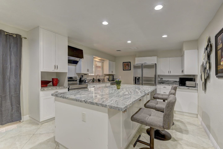 New Renovated Villa #2 * 5 Miles Strip/convention - Las Vegas, NV