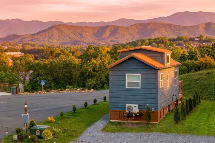 The Overlook  Tiny Home W/ Open Mountain Views - Sevierville, TN