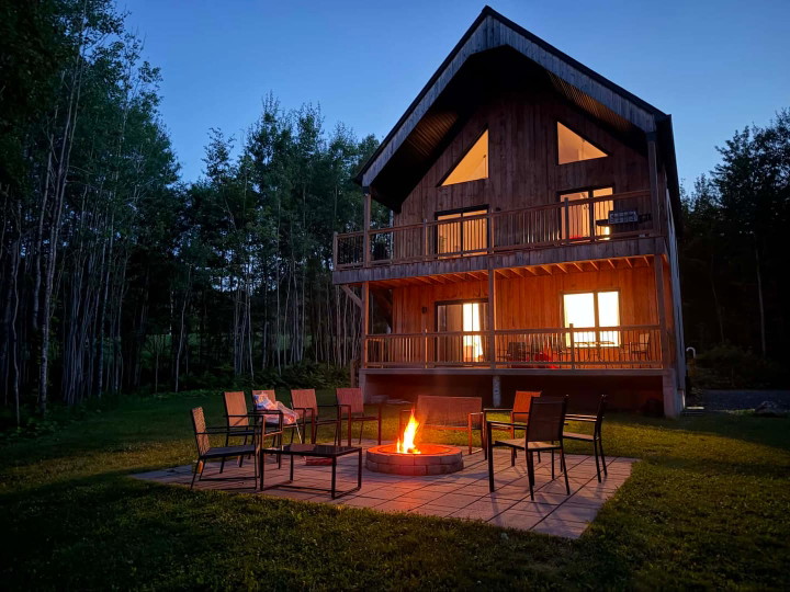 New Villa Foresta: 5 Bedroom Scandinavian Home - Coaticook
