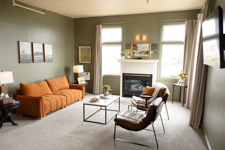 The Noyo Ridge Suite At The Grey Whale Inn - Fort Bragg, CA